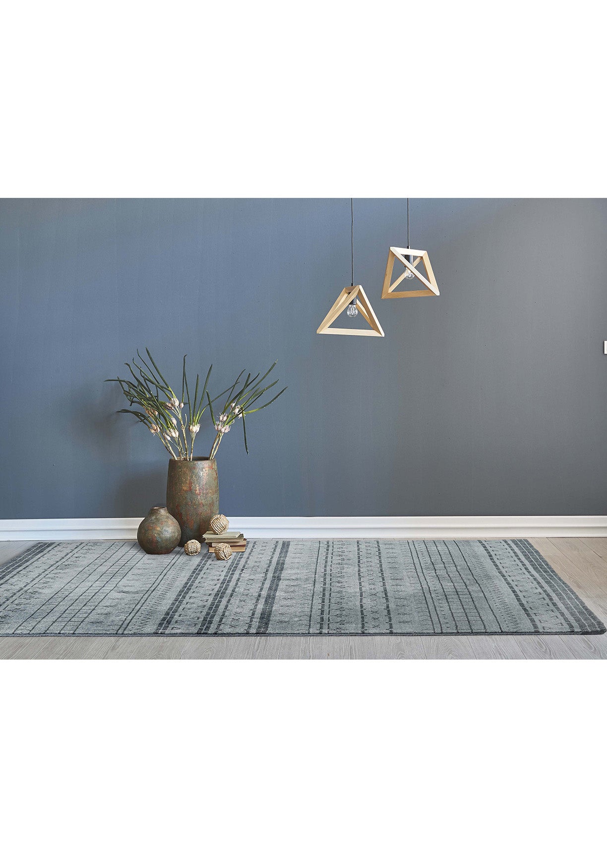 Traditional Motif Explorer Folksy Indigo Rug Carpet