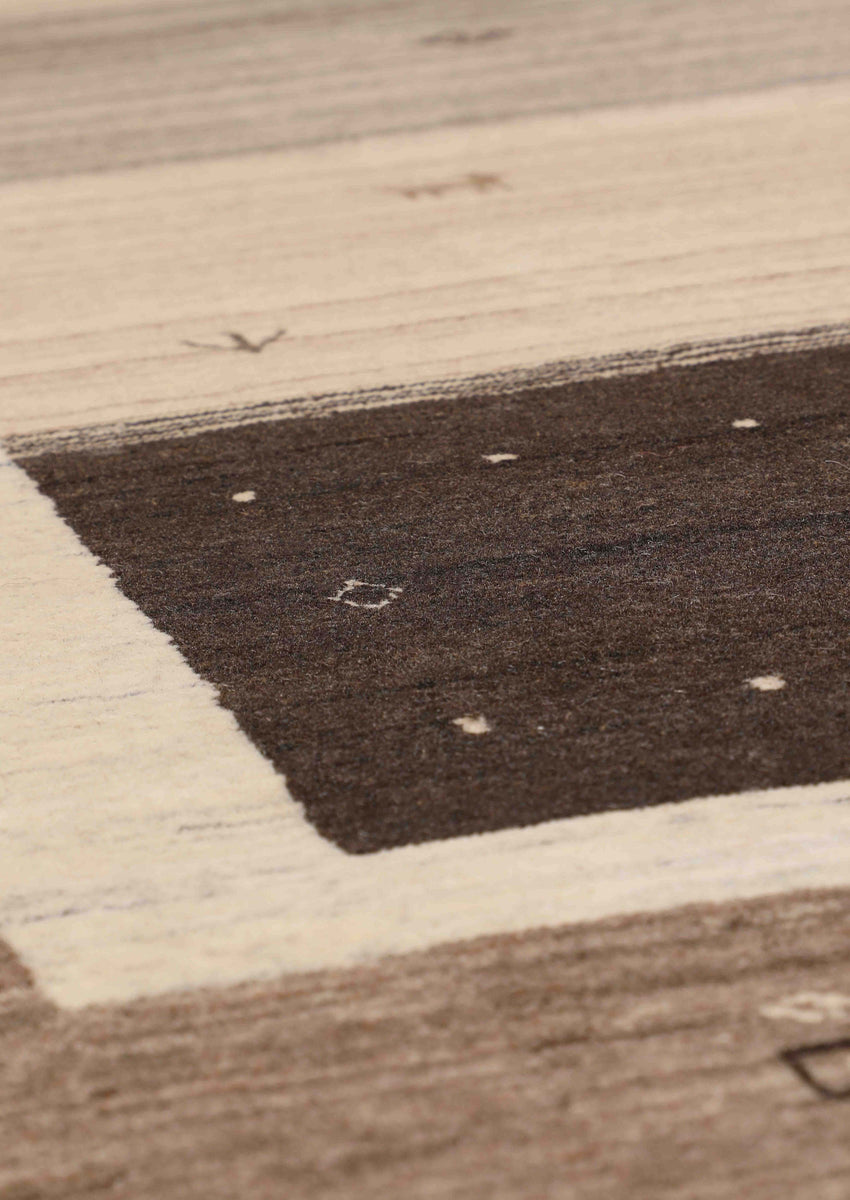 Traditional Lori Buff Natural Ornate Border Brown Rug Carpet